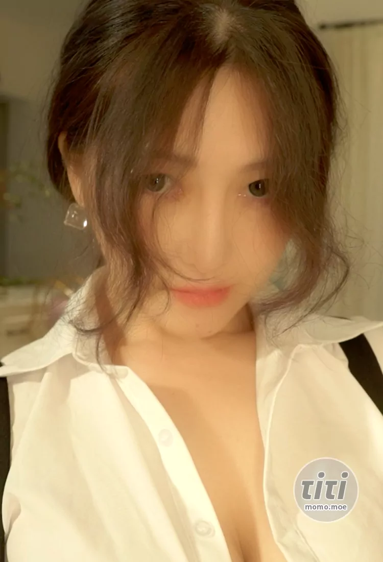 樱晚gigi – VOL.31 粉丝群收费视频31 钢琴课系列 [1V-611M] – Titi 社