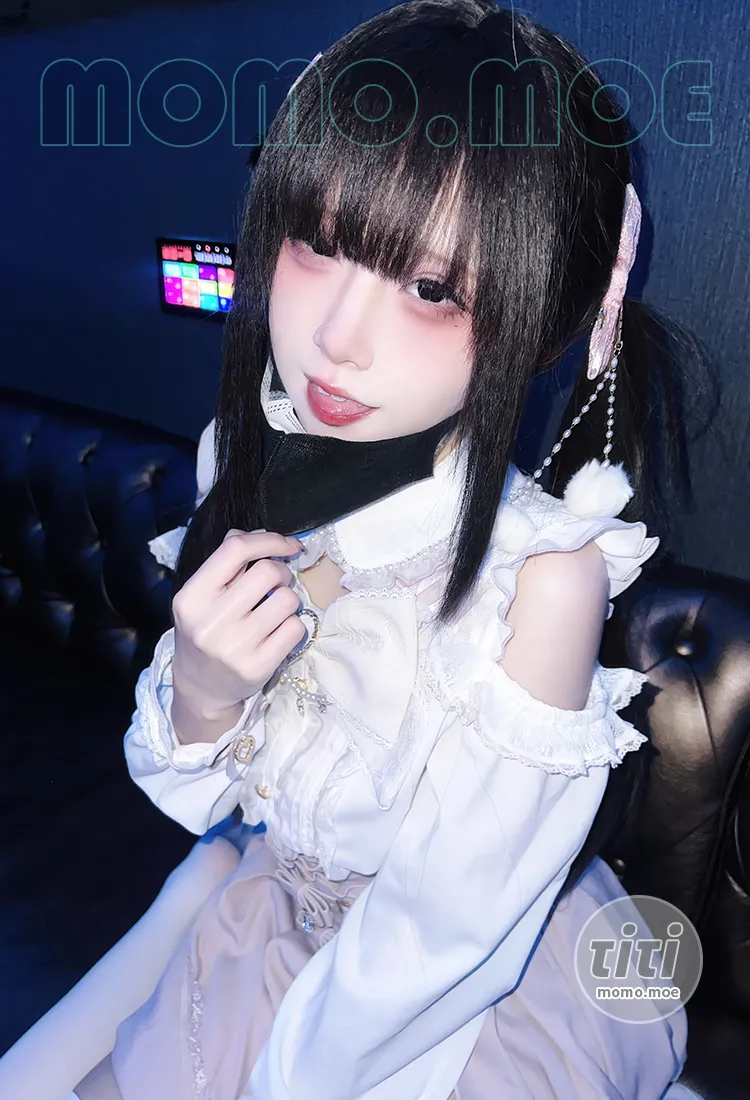 纸悦Etsu_ko – NO.013 与地雷系女子的ktv约会 [44P-438M] – Titi 社